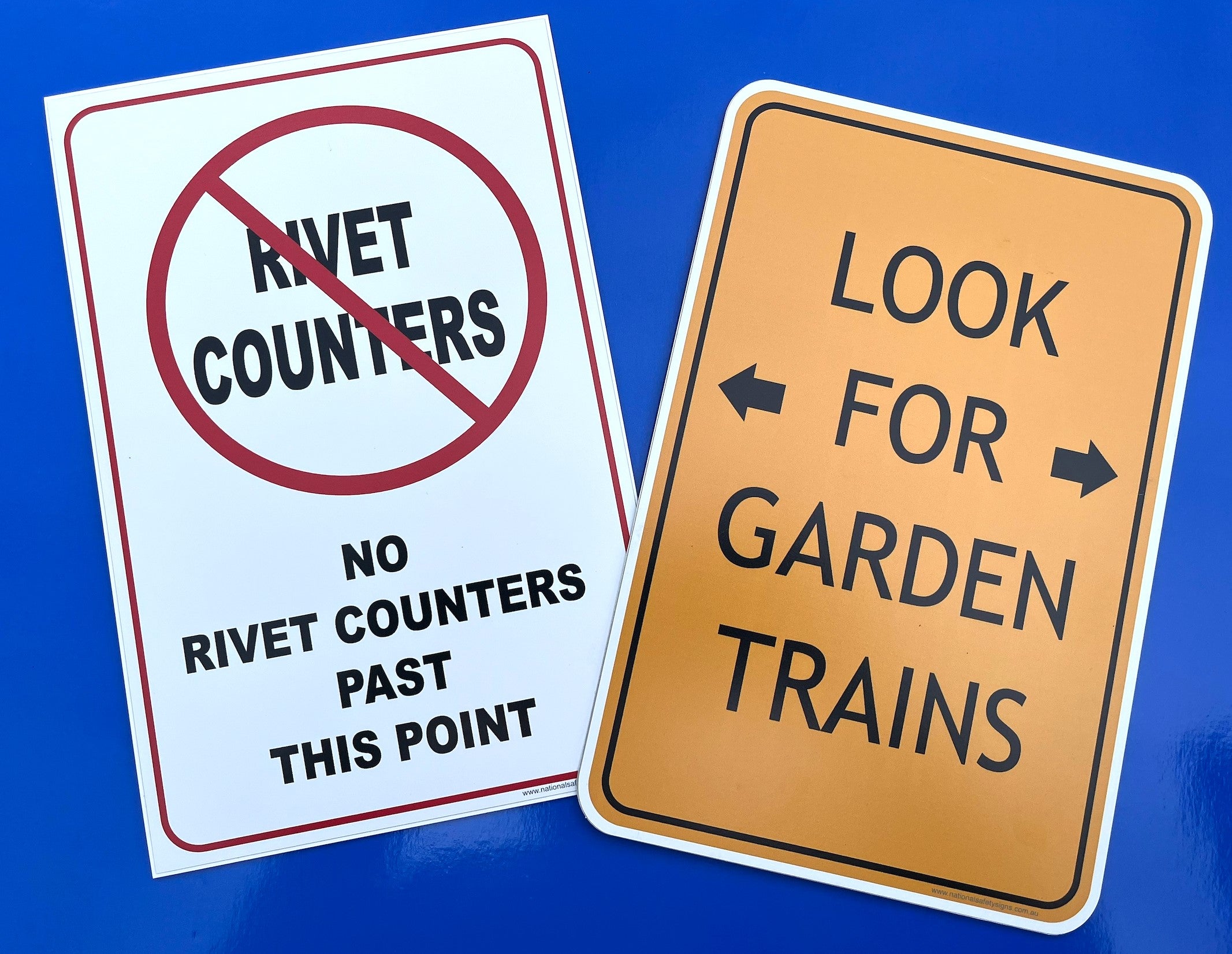 Train Related Signs & Flags – Model Box