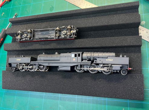 HO/OO Model Train Cradle with bonus precision screwdriver set – Model Box